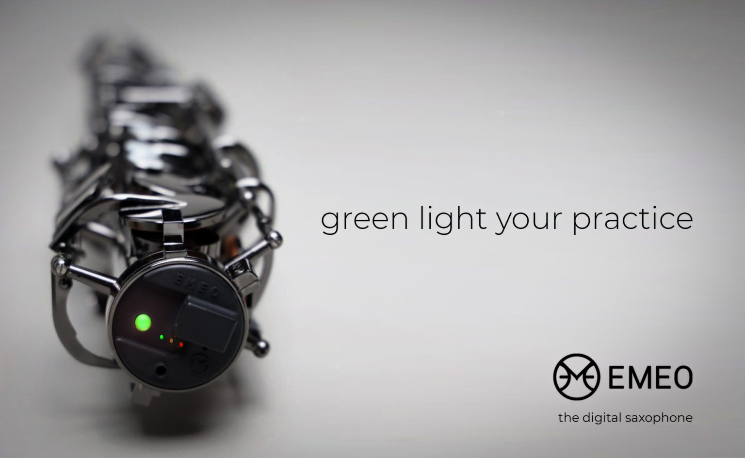 Emeoで場所や時間を問わずサックスフォンの練習が可能に。
